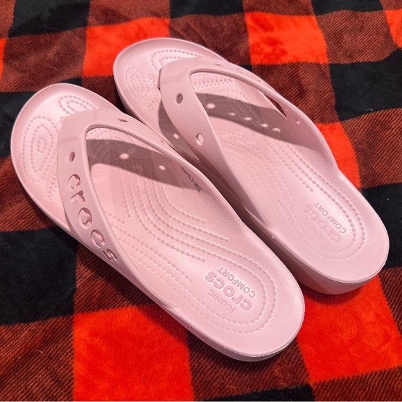 CROCS | Shoes | Crocs Womens Light Pink Sandals | Poshmark